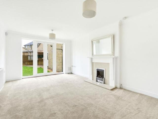 4 bedroom detached house to rent