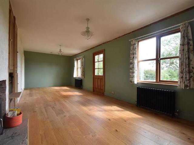 4 bedroom detached house to rent