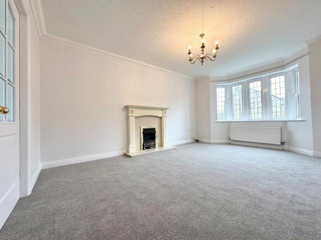 4 bedroom detached house to rent