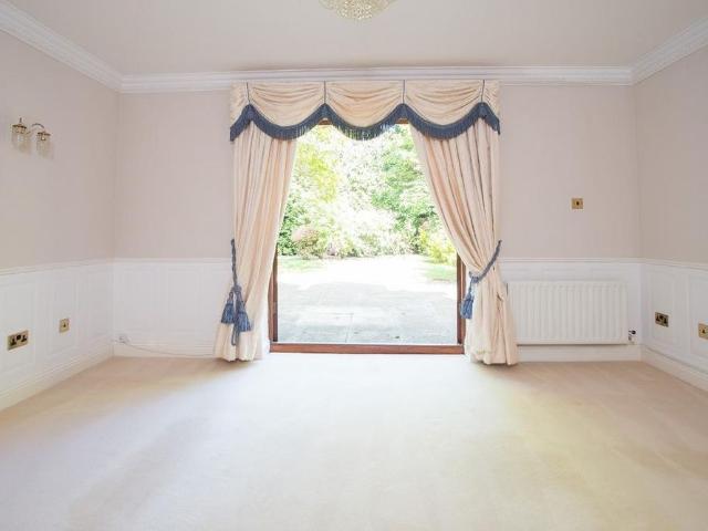 4 bedroom detached house to rent
