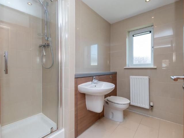 4 bedroom detached house to rent