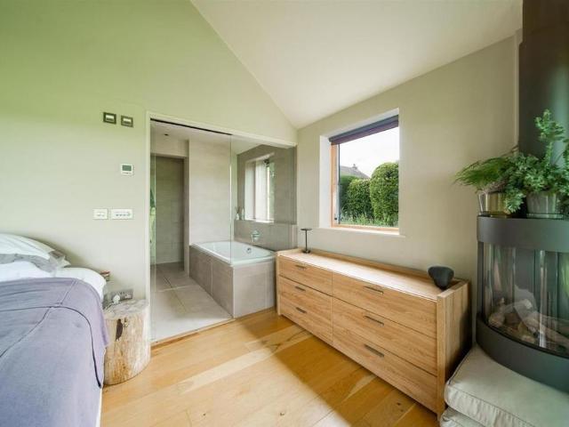 4 bedroom detached house to rent