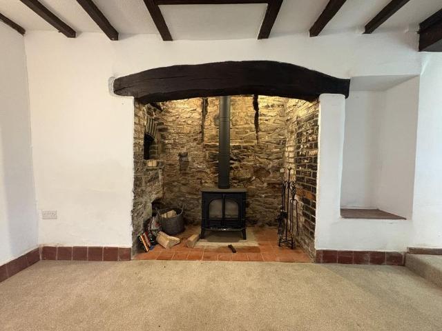 4 bedroom detached house to rent