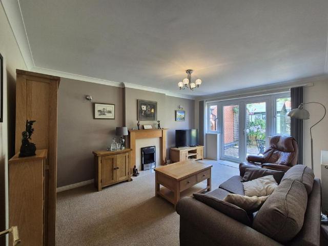 4 bedroom detached house to rent