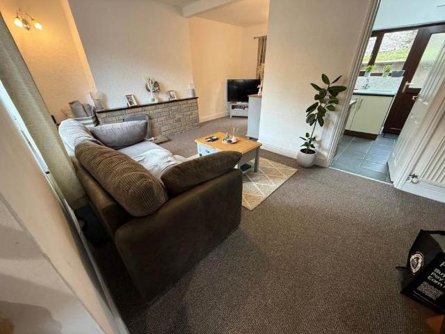 4 bedroom detached house to rent