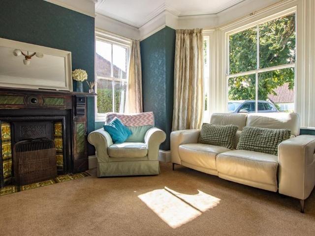 4 bedroom detached house to rent