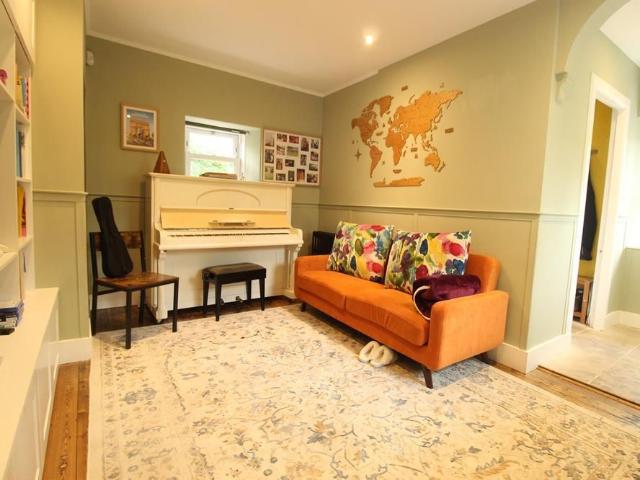4 bedroom detached house to rent