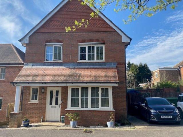 4 bedroom detached house to rent