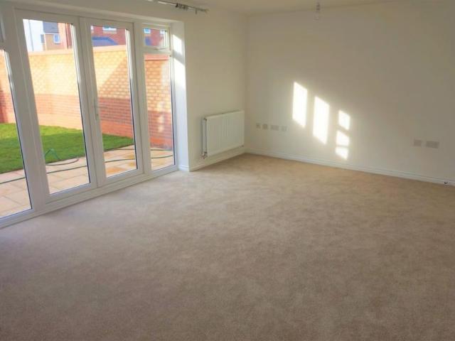 4 bedroom detached house to rent