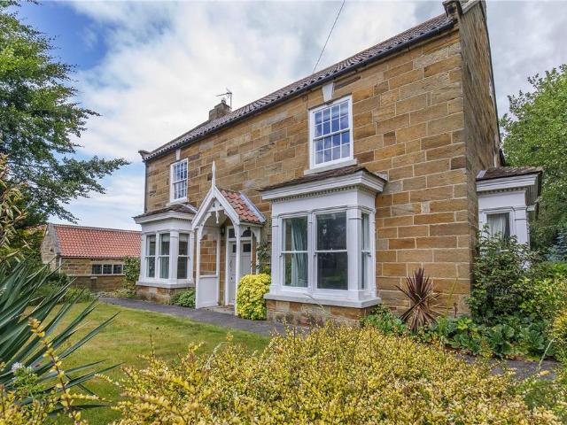 4 bedroom detached house to rent