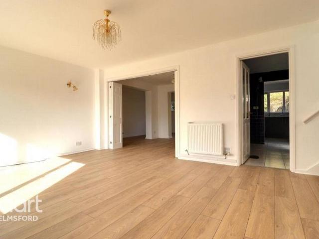 4 bedroom detached house to rent