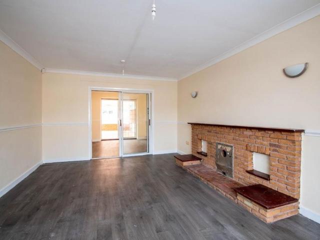4 bedroom detached house to rent