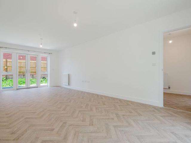 4 bedroom detached house to rent