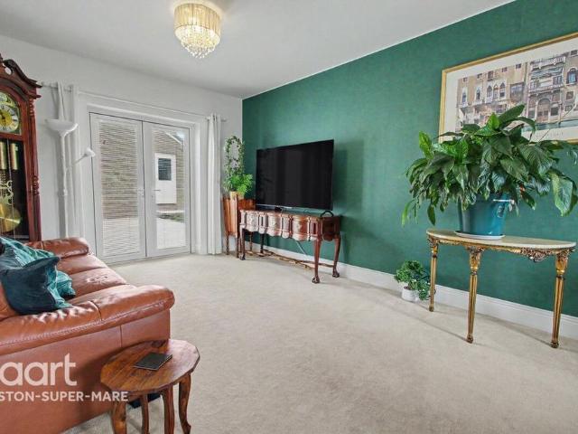 4 bedroom detached house to rent