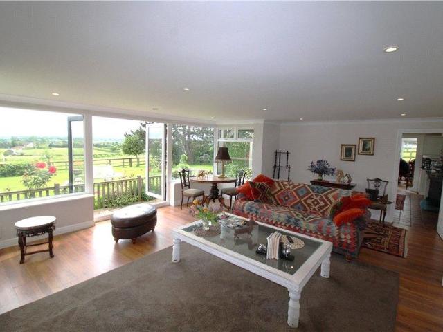 4 bedroom detached house to rent