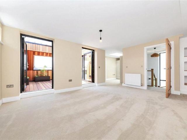 4 bedroom detached house to rent