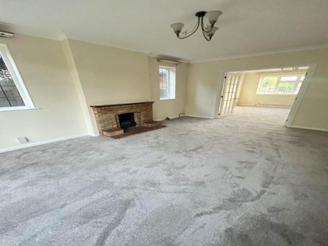 4 bedroom detached house to rent