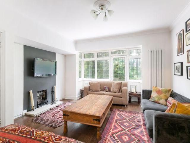 4 bedroom detached house to rent