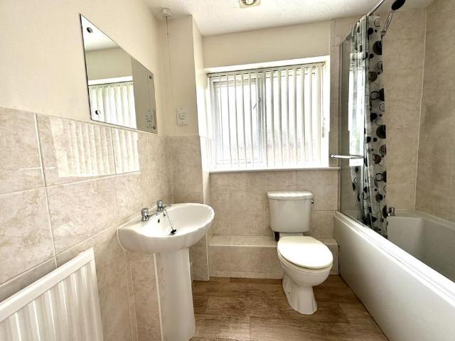 4 bedroom detached house to rent