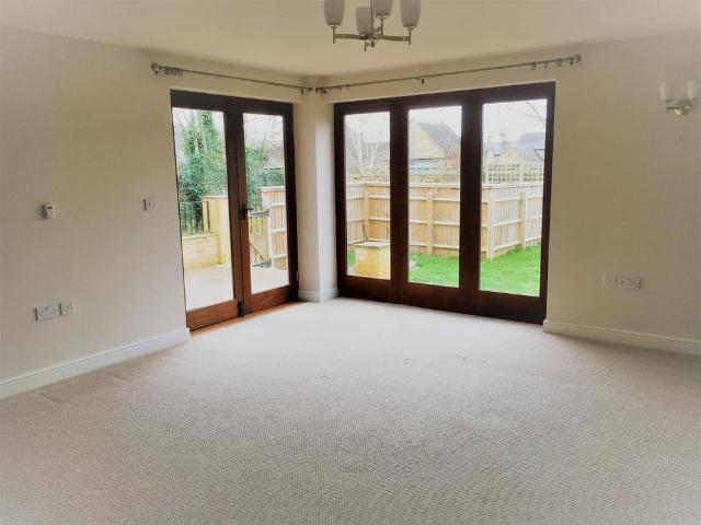 4 bedroom detached house to rent