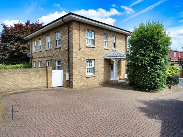 4 bedroom detached house to rent