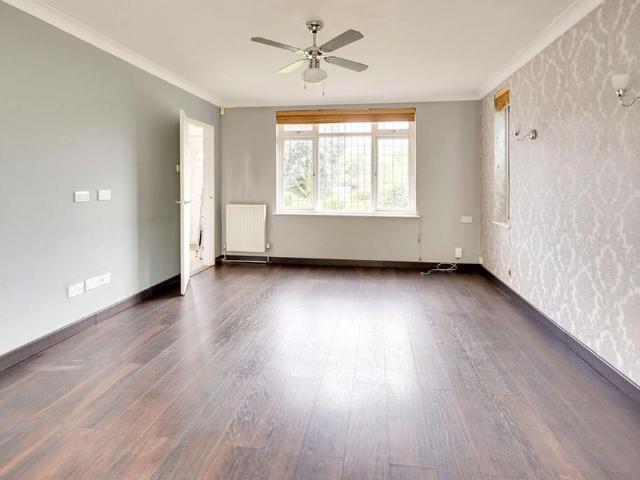 4 bedroom detached house to rent