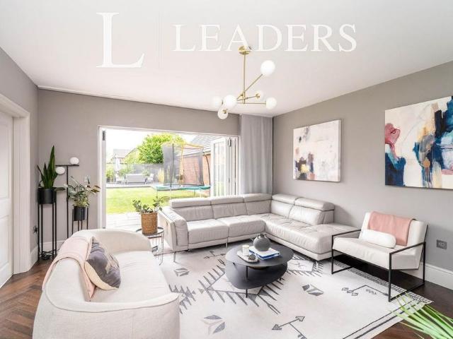4 bedroom detached house to rent