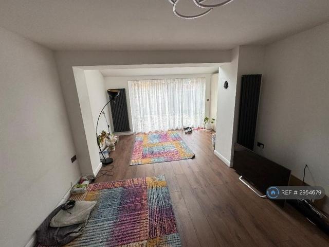 4 bedroom detached house to rent