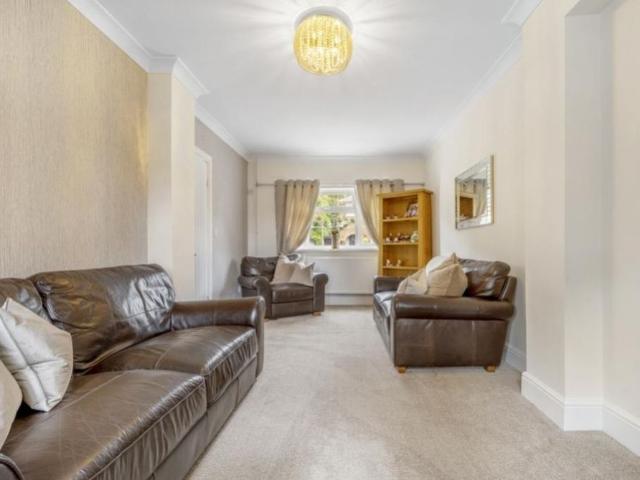 4 bedroom detached house to rent