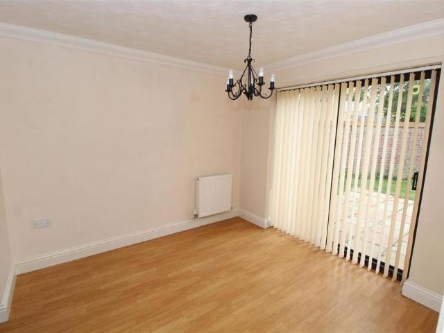 4 bedroom detached house to rent