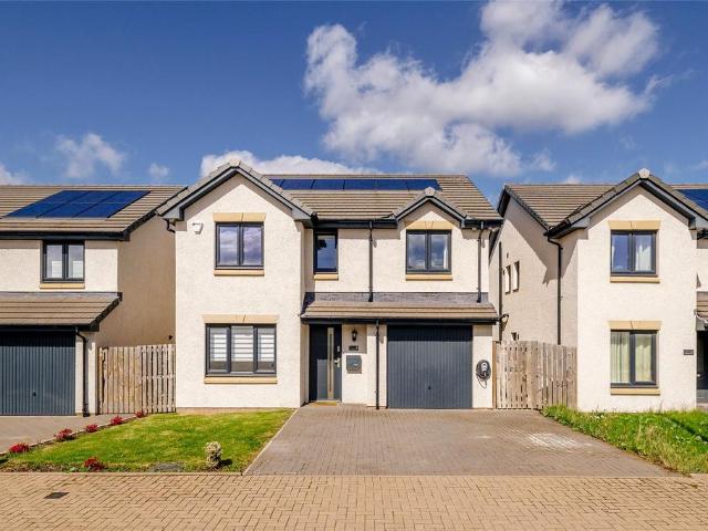 4 bedroom detached house to rent