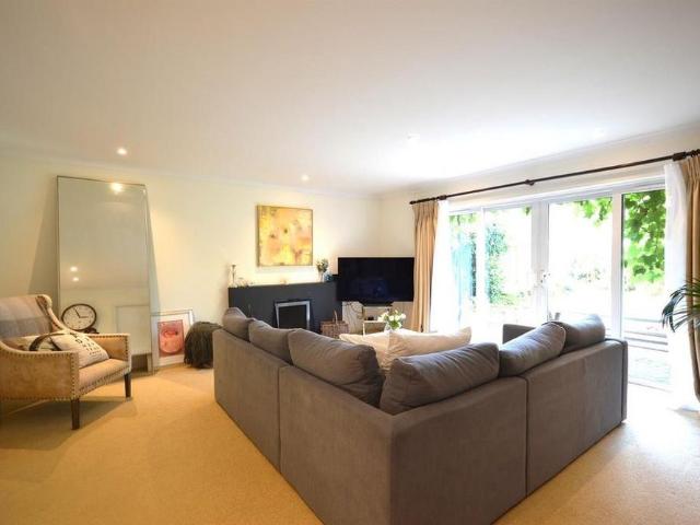4 bedroom detached house to rent