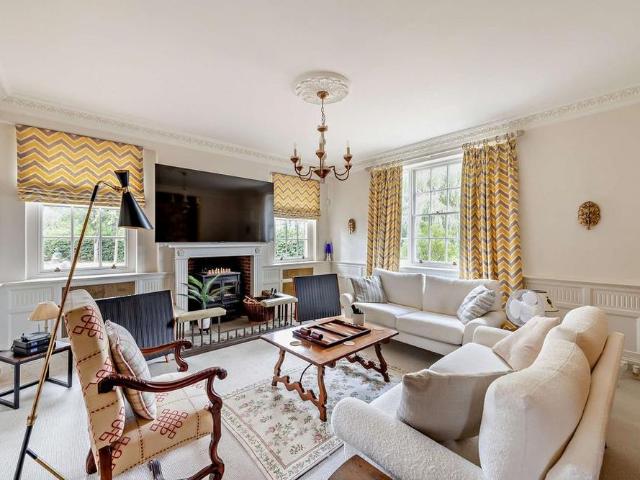 4 bedroom detached house to rent