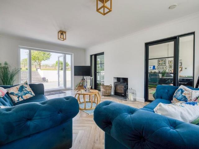 4 bedroom detached house to rent