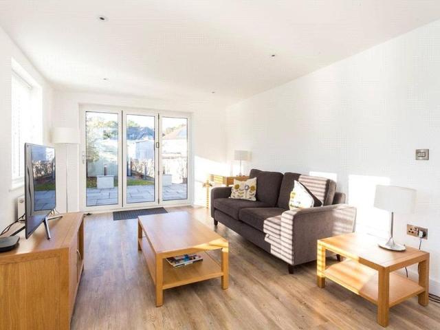 4 bedroom detached house to rent