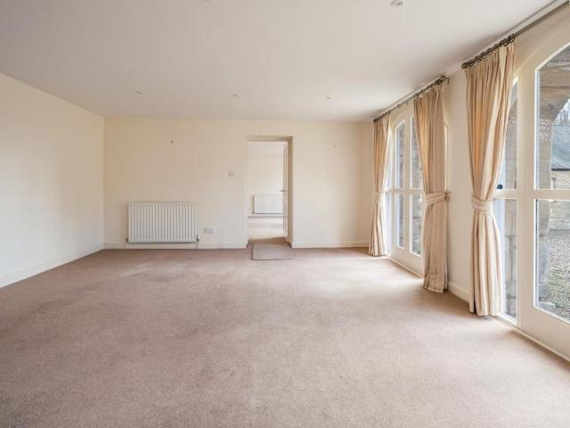 4 bedroom detached house to rent