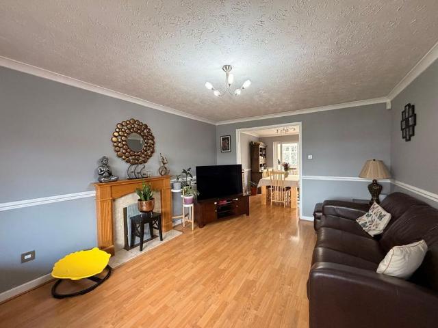 4 bedroom detached house to rent