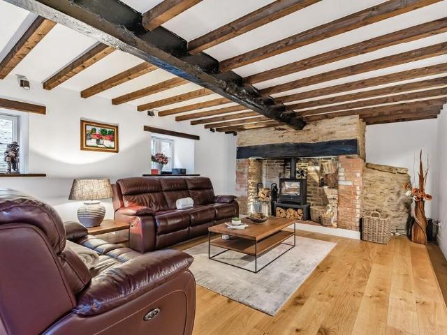 4 bedroom detached house to rent