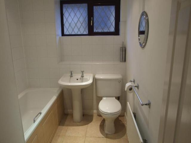 4 bedroom detached house to rent
