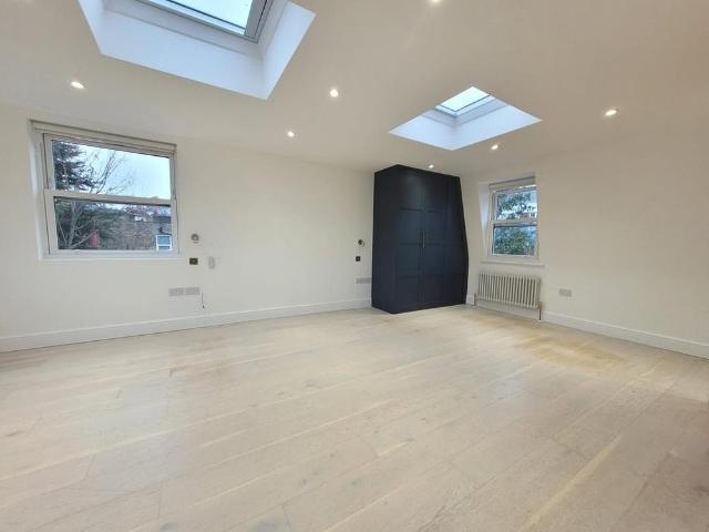 4 bedroom detached house to rent