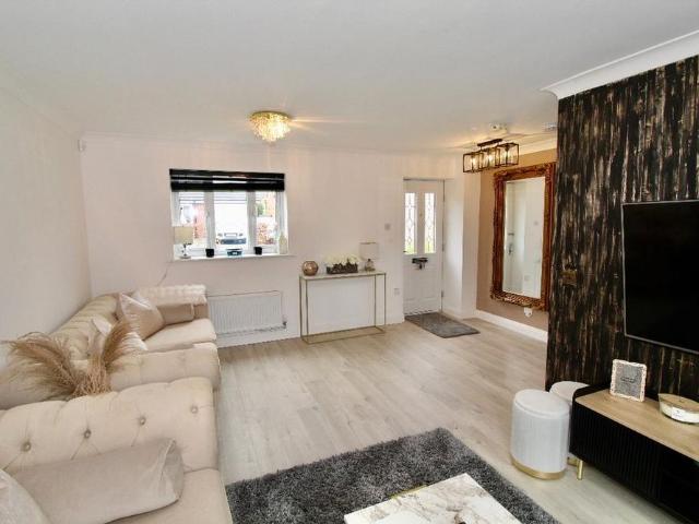 4 bedroom detached house to rent