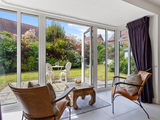 4 bedroom detached house to rent