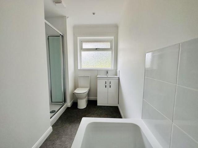 4 bedroom detached house to rent