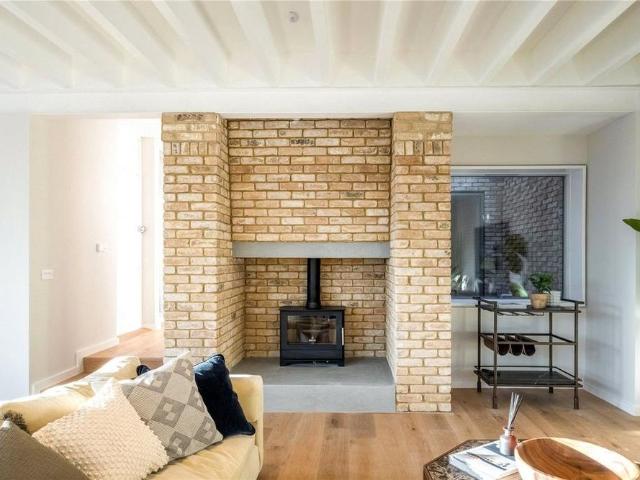 4 bedroom detached house to rent