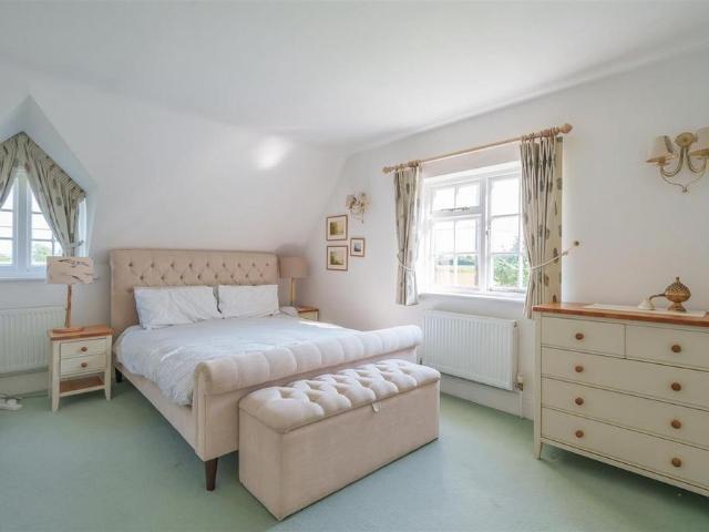 4 bedroom detached house to rent