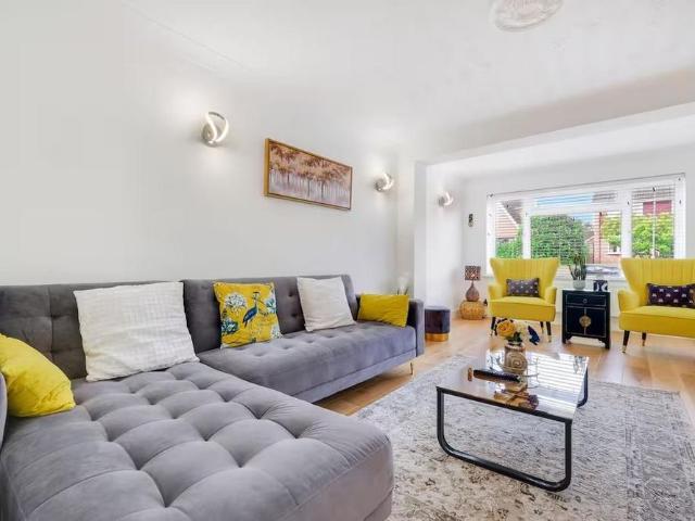 4 bedroom detached house to rent