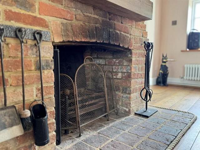 4 bedroom detached house to rent