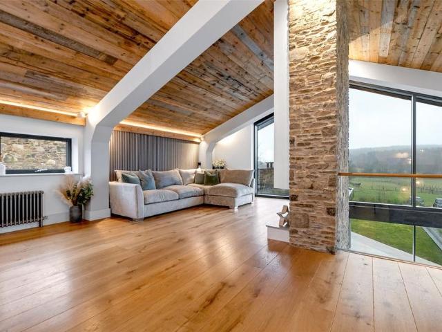 4 bedroom detached house to rent