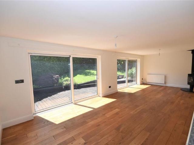 4 bedroom detached house to rent