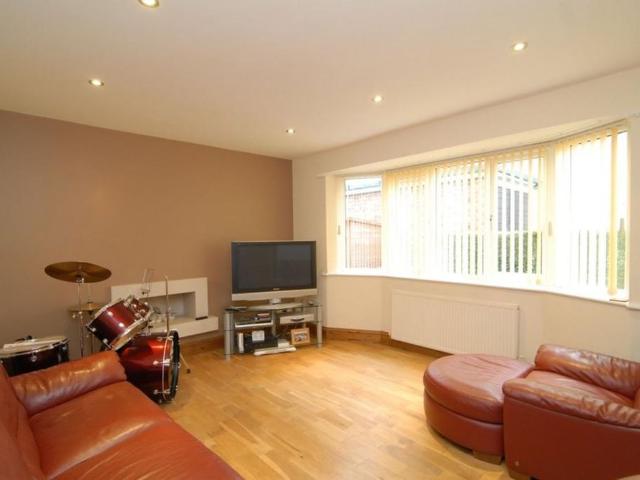 4 bedroom detached house to rent